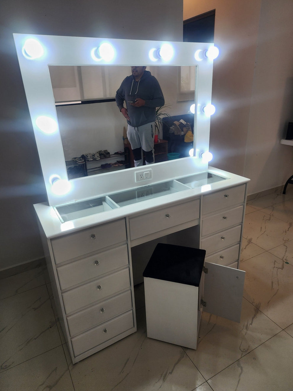 Tocador Vanity tipo Hollywood Gustavo con vidrio – Muebleria Paty